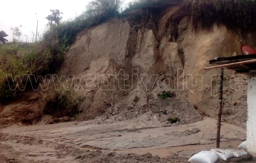 Morropón: torrencial lluvia originó la caída de un huaico - Cutivalú Piura