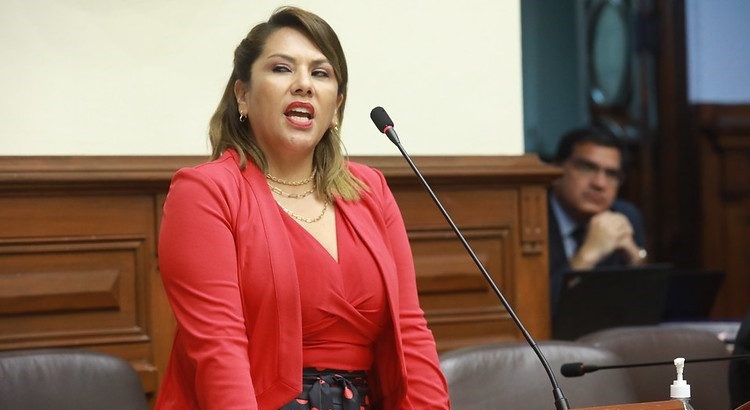 Digna Calle, la congresista que lleva seis meses fuera del país, ha ...